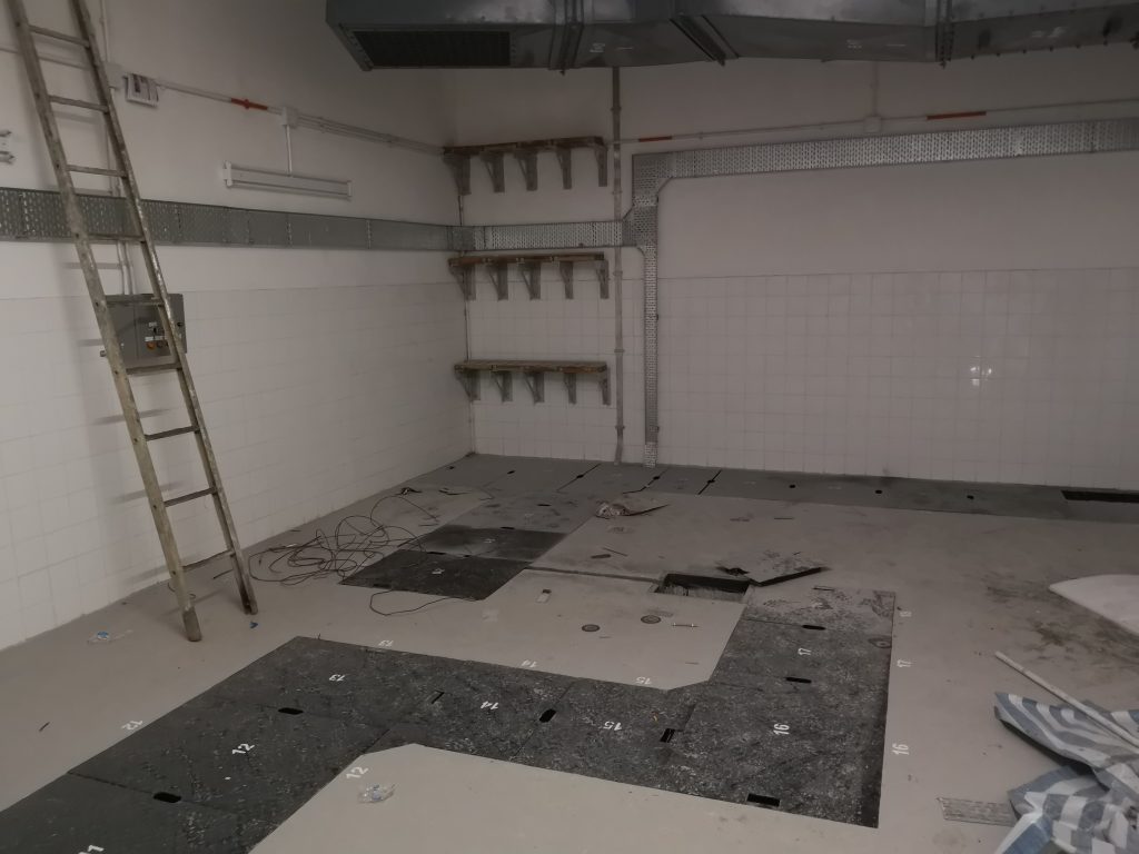 P583(CP4E)-T1A CLP Tx Room中電標準火牛房門，中電標準牛房坑板，電制房花紋鋼板，電纜線坑板，電纜線支架，中電標準防火 ...