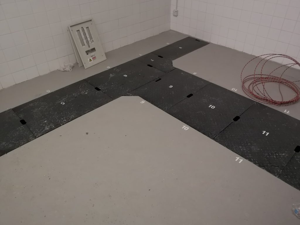 P583(CP4E)-T1A CLP Tx Room中電標準火牛房門，中電標準牛房坑板，電制房花紋鋼板，電纜線坑板，電纜線支架，中電標準防火 ...